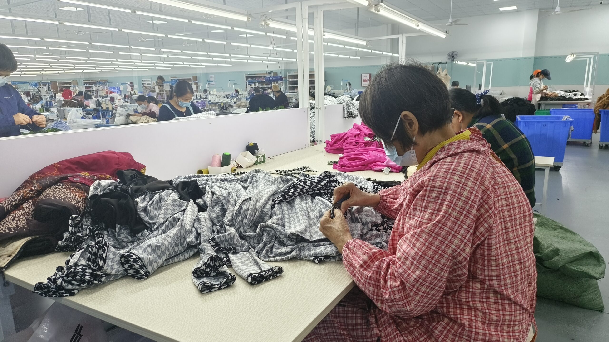 leading low MOQ clothing manufacturer in China-HuiLin Fashion