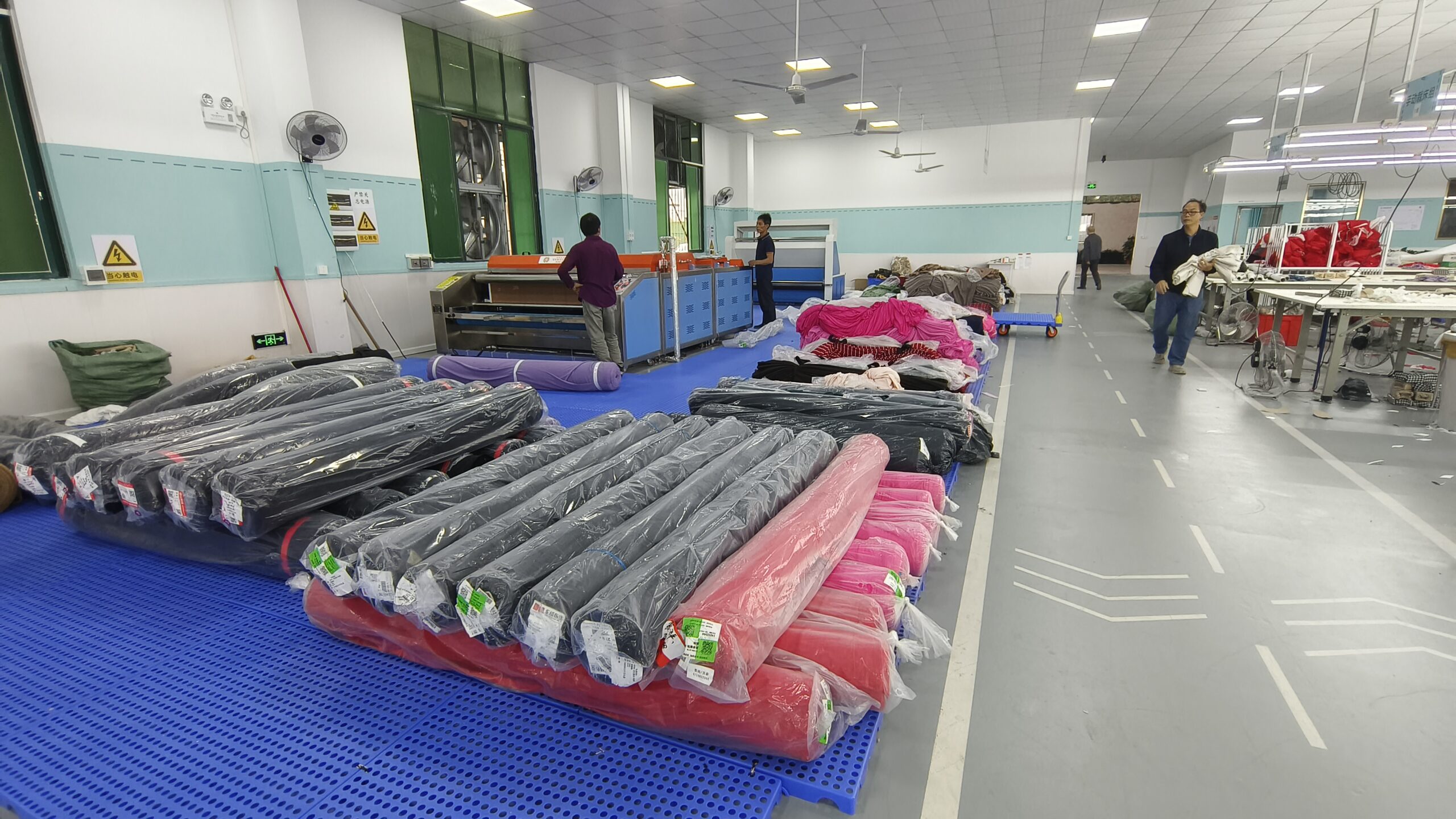 leading low MOQ clothing manufacturer in China-HuiLin Fashion